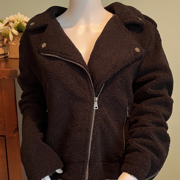 Max Studio | Jackets & Coats | Nwot Max Studio Black Zip Front Short ...